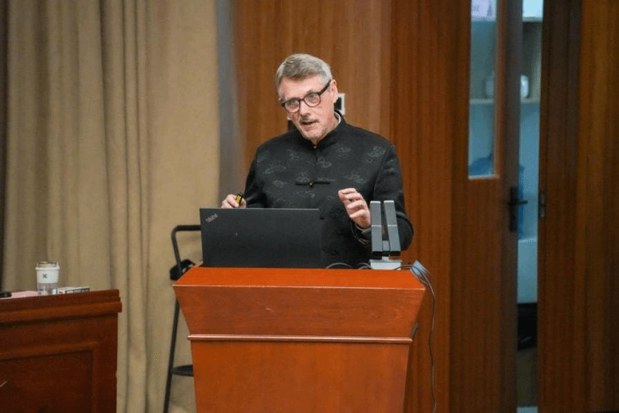 “循证医学之父”Gordon H. Guyatt 教授受聘成都中医药大学“杏林学者首席教授”_成都中医药大学官方号